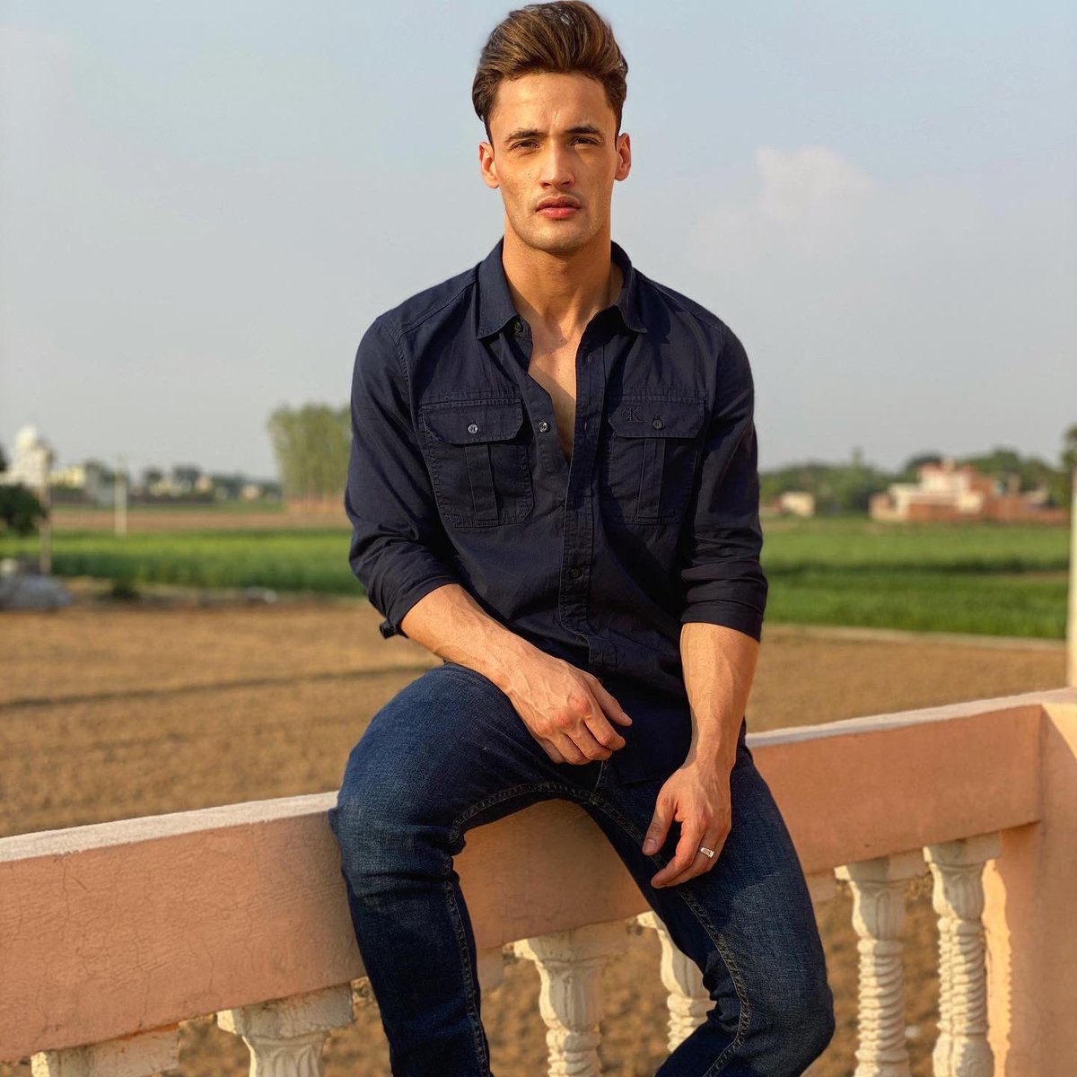 Asim Riaz Full Bio: Height, Age, Girlfriend, Family, and More - ApunKaChoice.com